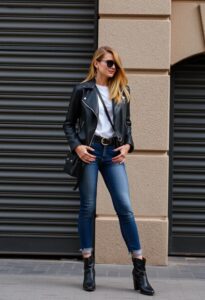 15 Neapolitan Dress to Impress Outfit Ideas » Styling Outfits